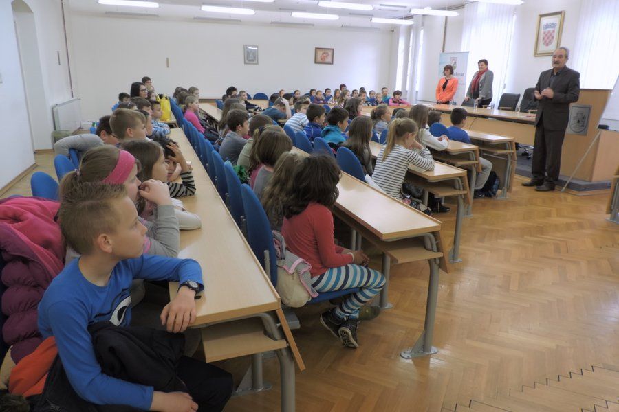 Posjeta osnovnoškolaca Gradu Bjelovaru - Grad Bjelovar