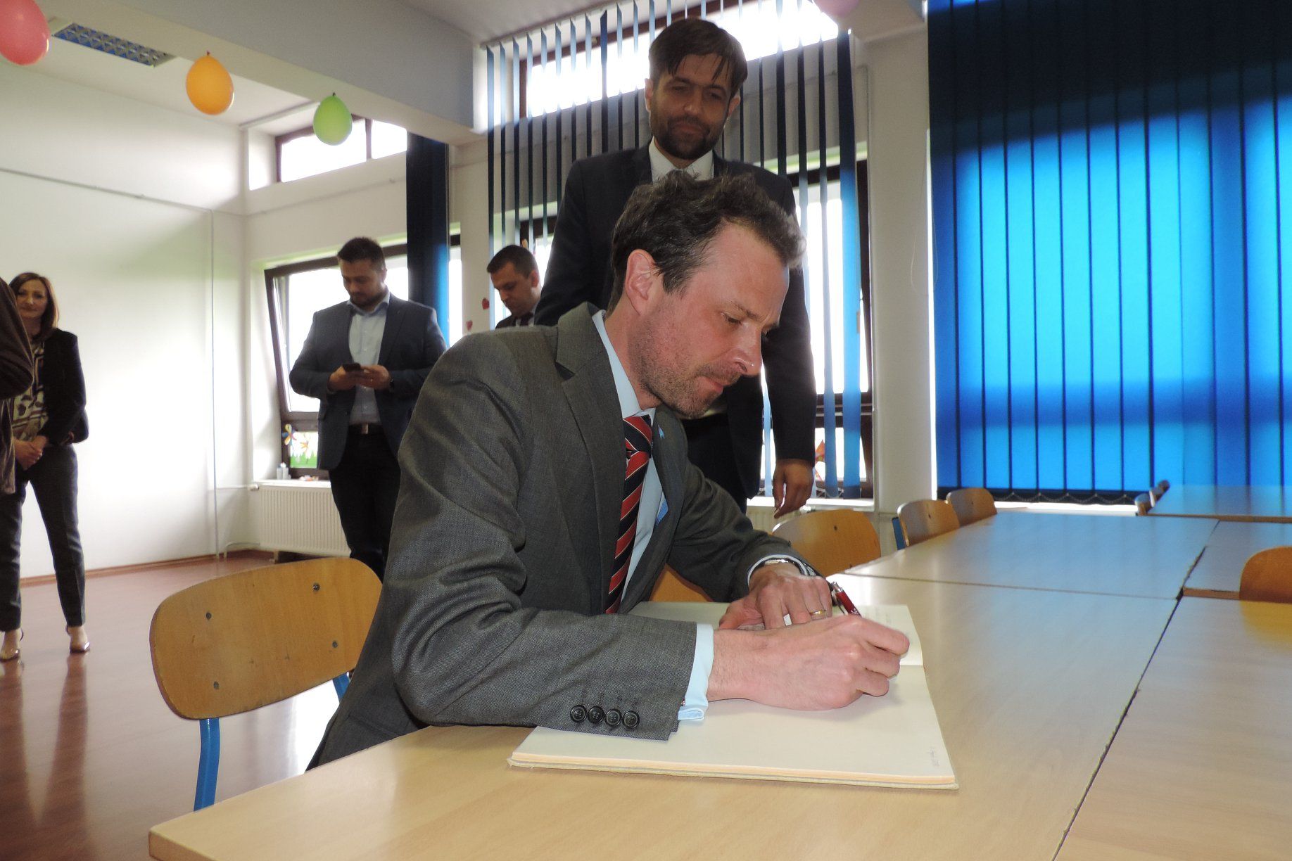 NJ. E. gospodin Andrew Stuart Dalgleish, veleposlanik Ujedinjene ...